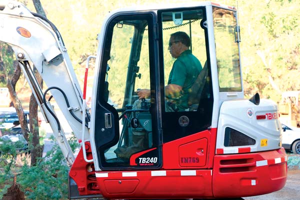 State parks worker came to aid of visitors on road to Hana | News ...